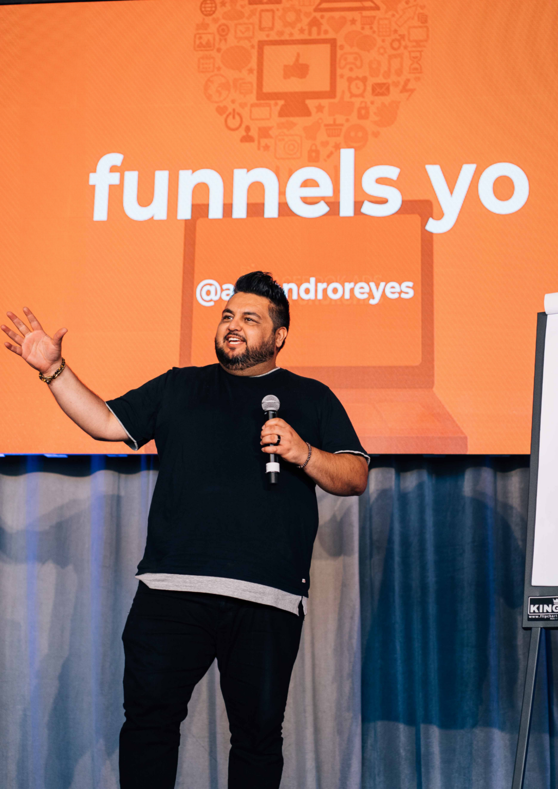 ALEJANDRO REYES | How to Turn Your Audience Into a Money-Making Business